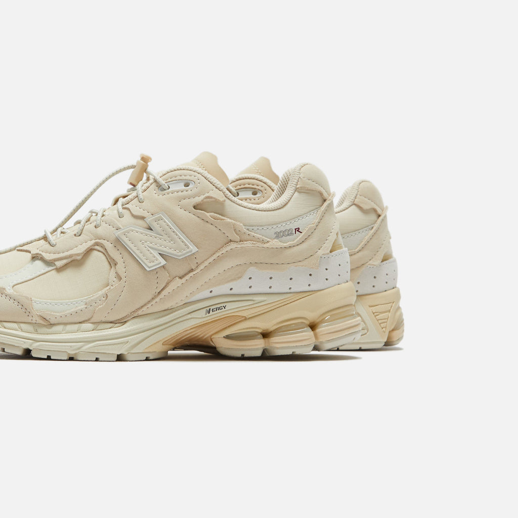 New Balance 2002R - Sandstone – Kith Europe
